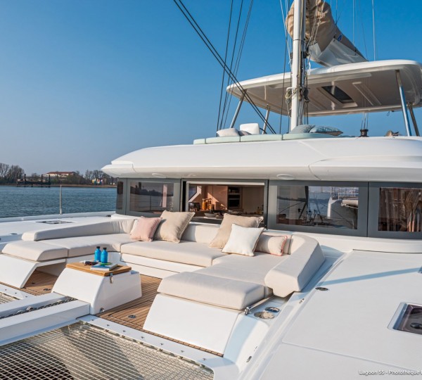 AZUL Yacht Charter Details, Lagoon 55 | CHARTERWORLD Luxury Superyachts